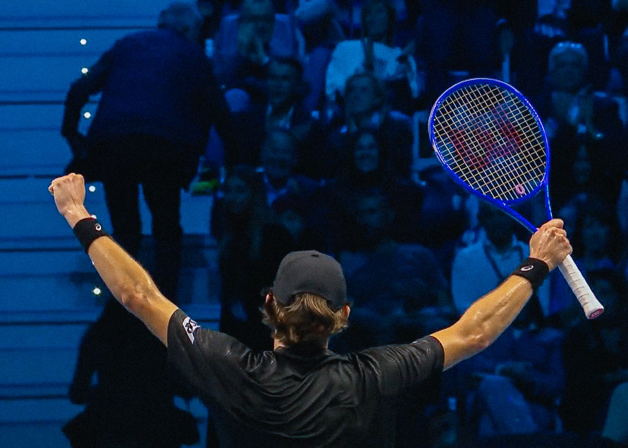 ATP Finals: Ο Ντε Μινόρ πέταξε εκτός τον Φριτζ και κράτησε ζωντανές τις ...